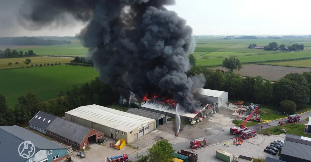 Grote brand in aardappelloods in Groningse Baflo