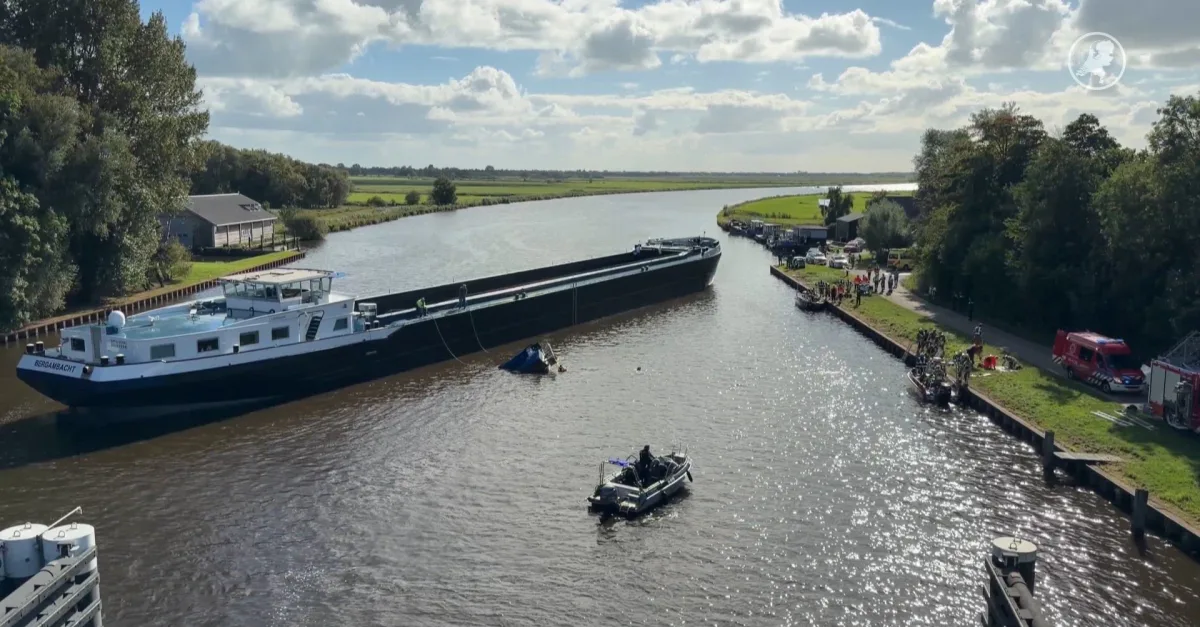 Aanvaring tussen binnenvaartschip en motorboot in Friese Warten