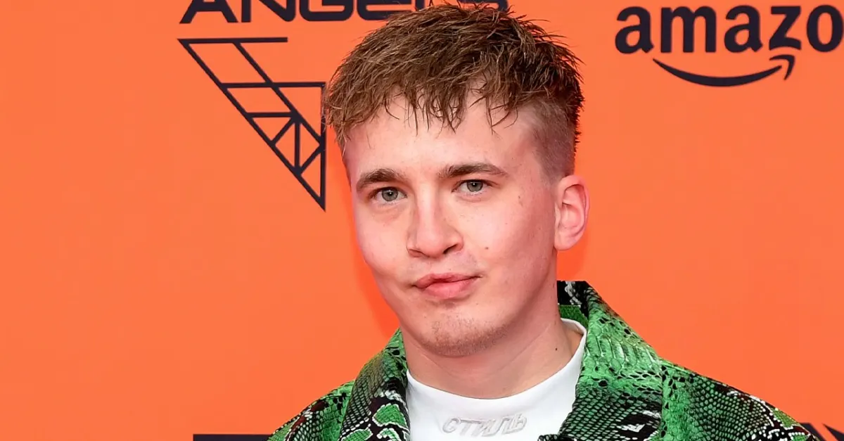 Veronica Inside: Rapper Snelle strijdt in nieuwe nummer tegen appen op ...