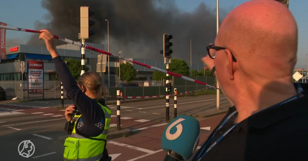 Hart van Nederland - Late Editie: Donkere rookkolom na heftige brand De ...