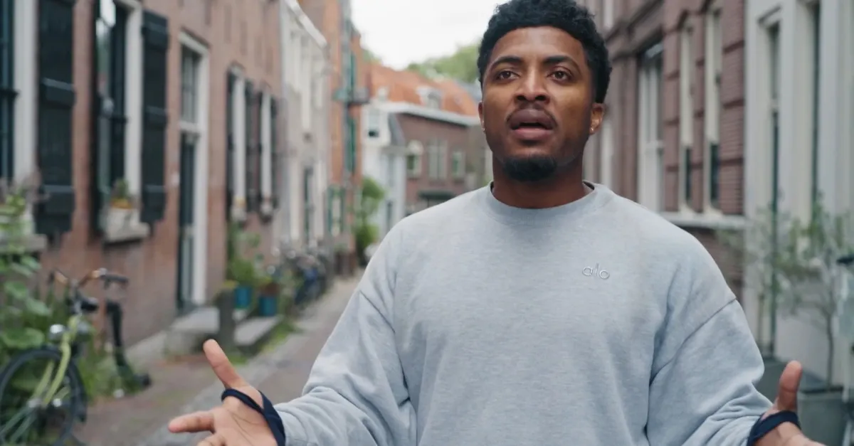Let's Play Ball: Rapper Jebroer vergeet de bal door drukte met fans