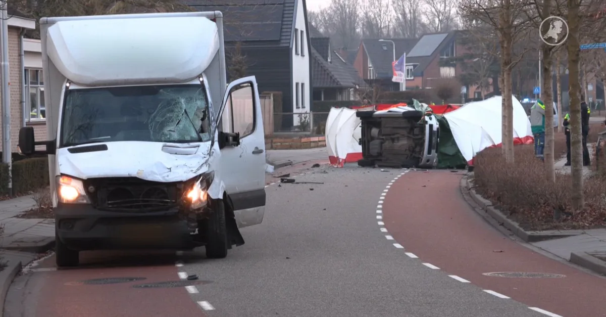 Hart van Nederland - Late Editie: Twee mensen overleden na botsing met ...