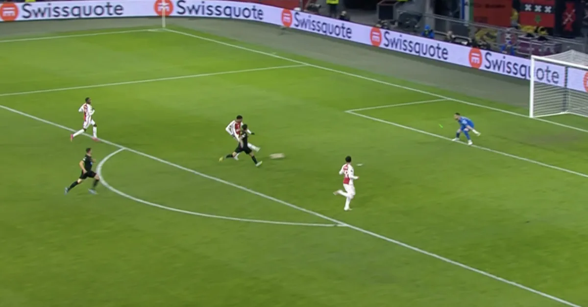 COMPILATIE: Chuba Akpom mist grote kansen op hattrick tegen AEK Athene