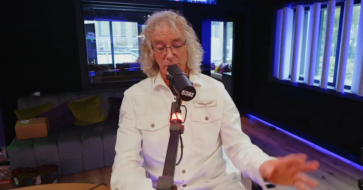 Radio 538: Arie vertelt live een hilarische mop over een stel dat nog ...