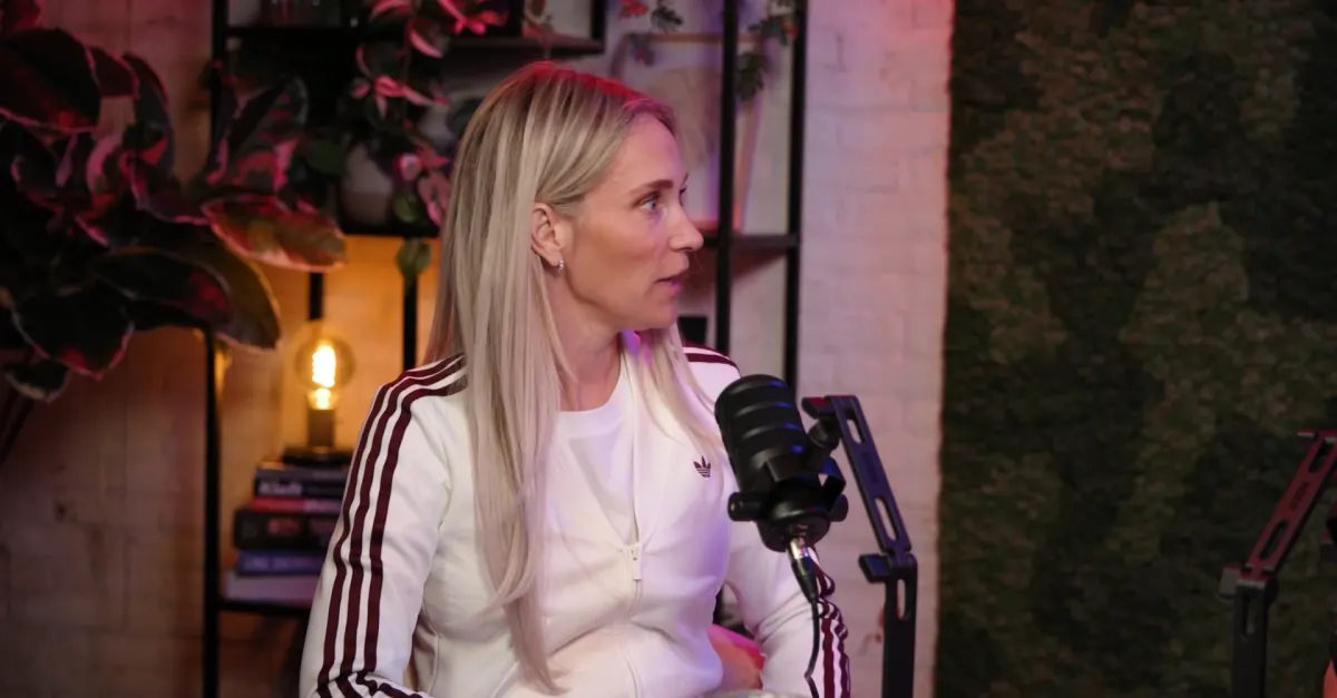 HNM De podcast: Kijkers sliden in DM van Hélène Hendriks: 'Je botox is ...