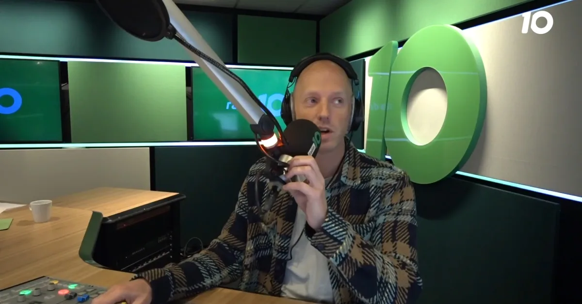 Radio 10: Madeliefs Meezinger: Welke grote hit zingt de dochter van Lex?