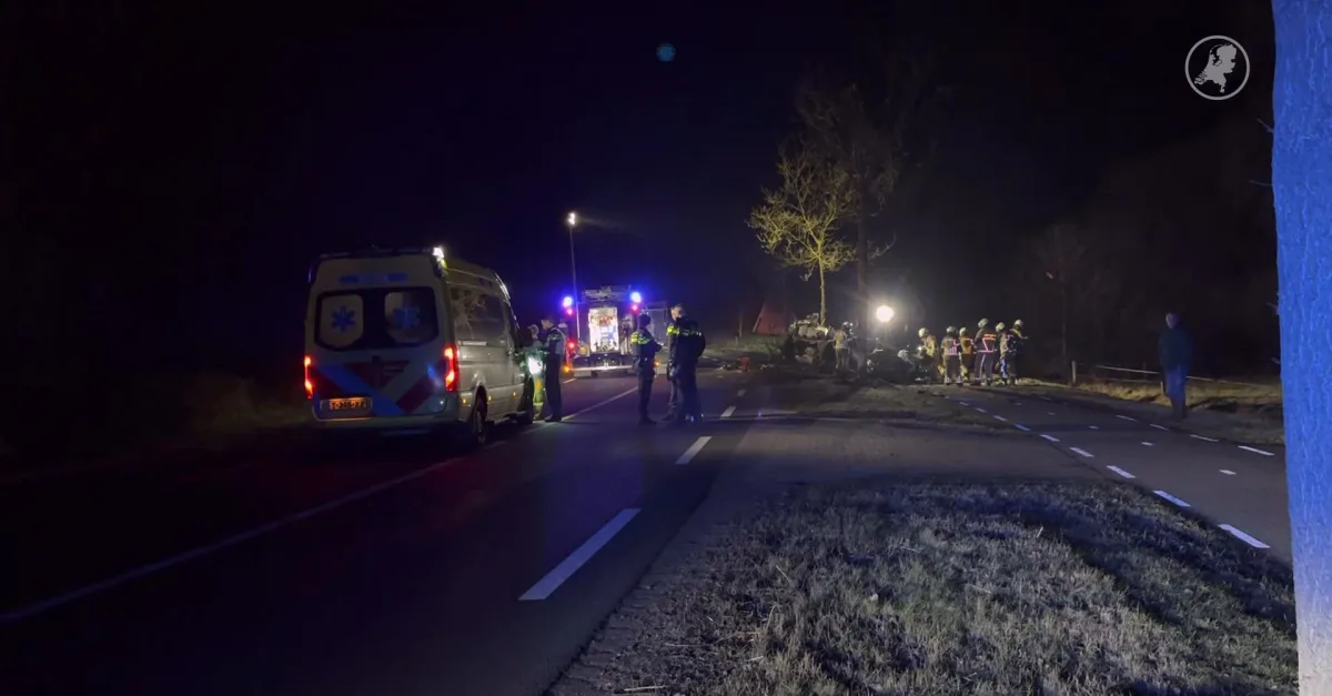 Hart van Nederland - Late Editie: Zwaar ongeval op N349, auto door klap ...
