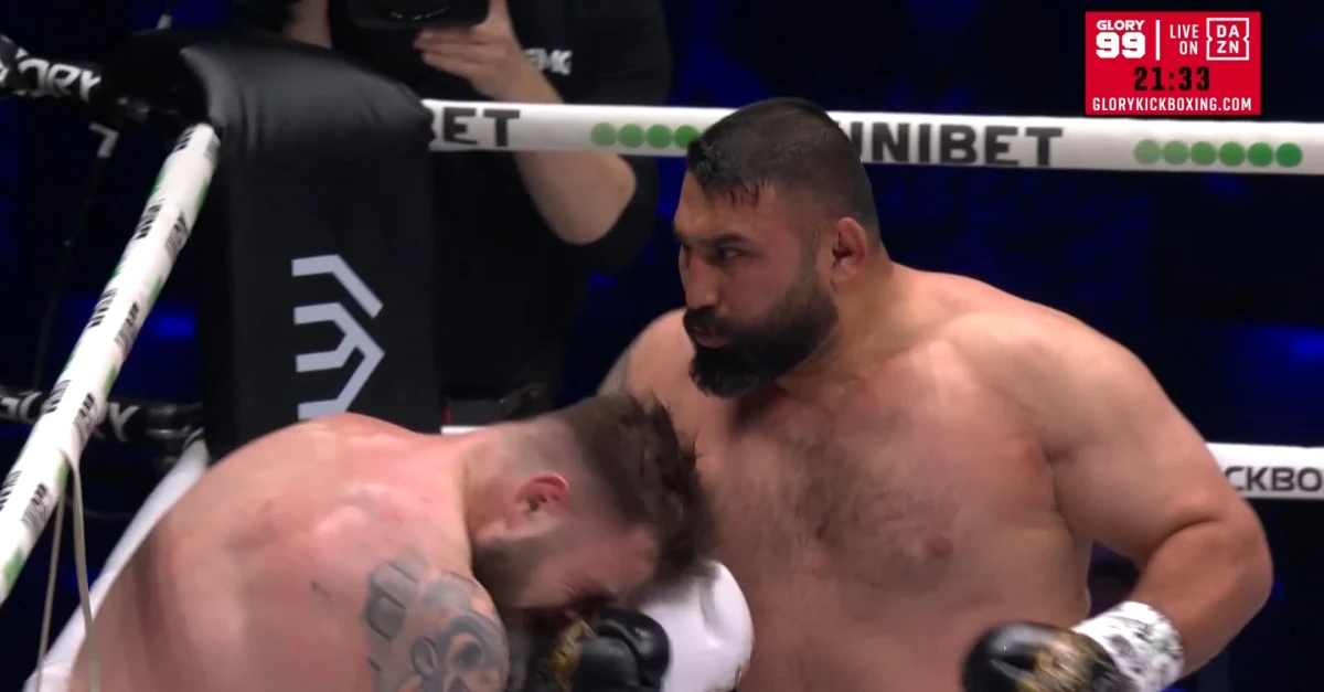 Glory Kickboxing: Yuri Farcas vs. Iraj Azizpour Knock-out