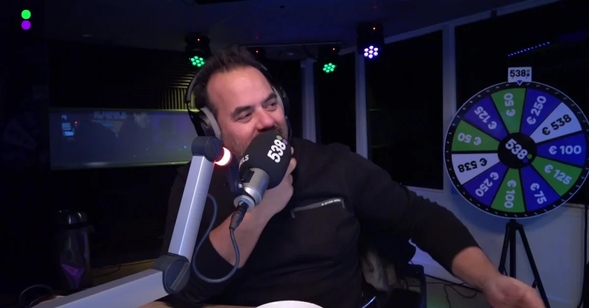 Radio 538: Bas Nijhuis is jarig en wordt gefeliciteerd door De 538 ...