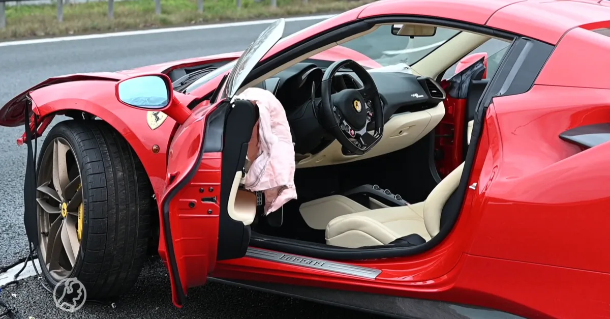 Hart van Nederland - Late Editie: Peperdure Ferrari total loss na crash ...