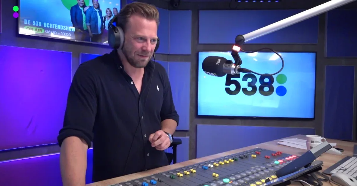 Radio 538: Arie uit de kroeg met een mop over Mickey Mouse-condooms