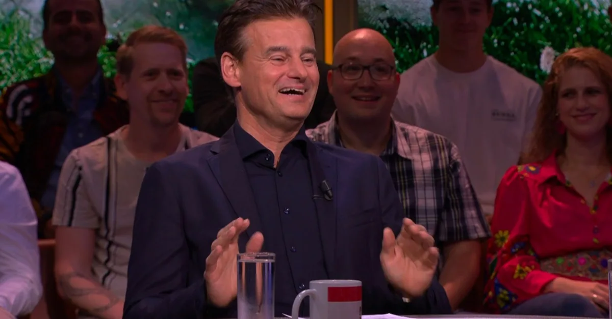 Veronica Offside: Wilfred Genee schiet in de lach om kleding van ...